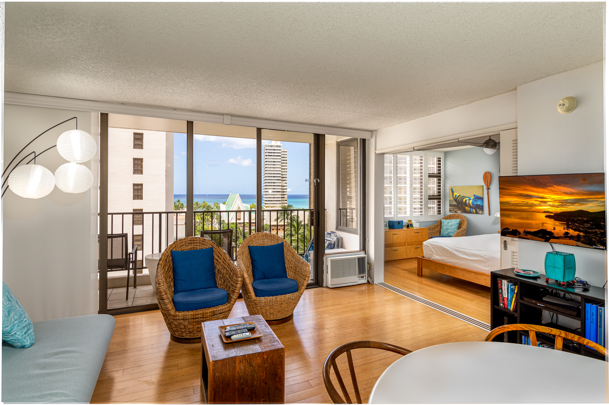 Waikiki Banyan Ocean 1 BDR on 10th Floor - ワイキキ・バニヤン（タワー 2 ）1002号室（最低宿泊数3泊）