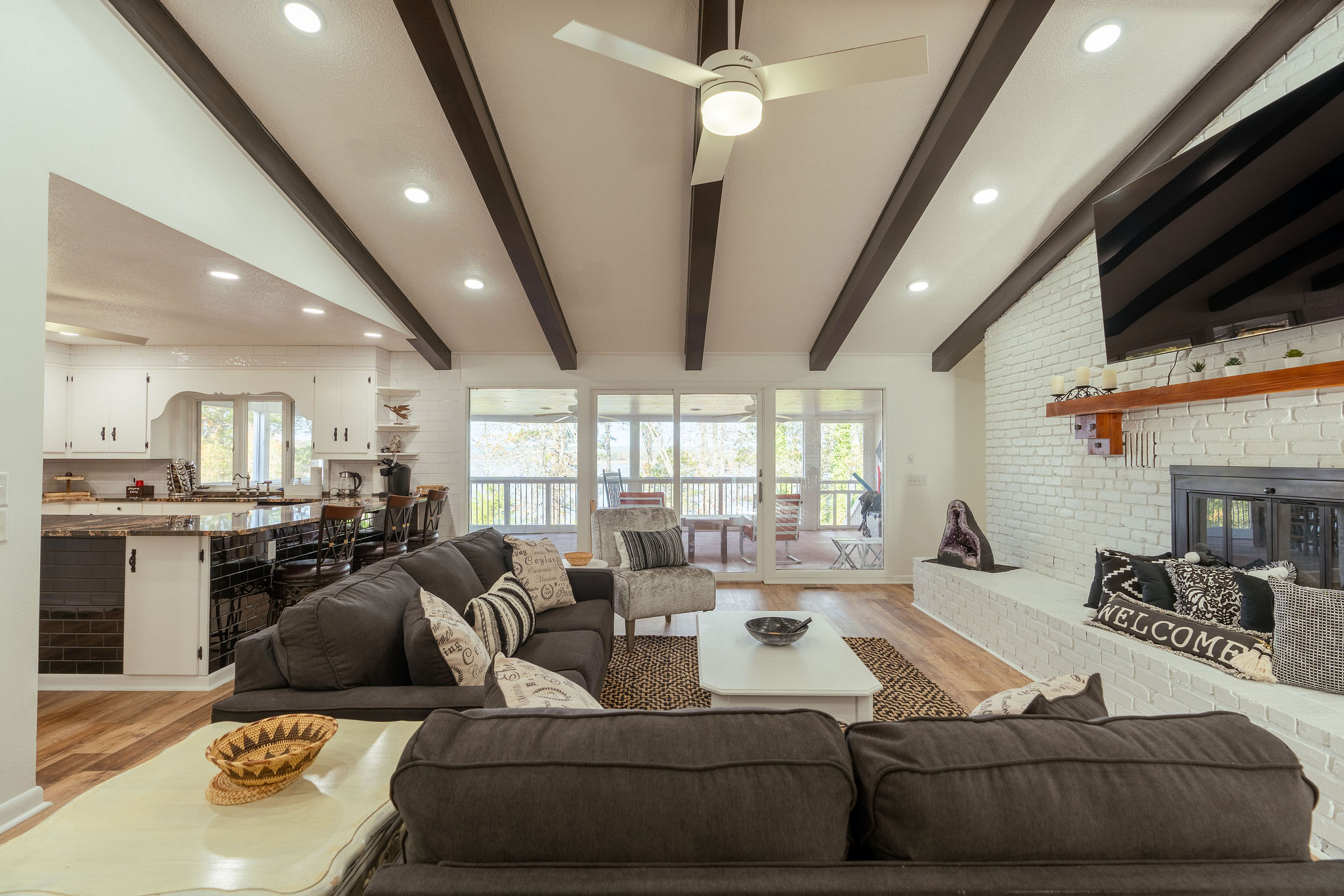 Bea's Lakehouse - Heber Springs, AR