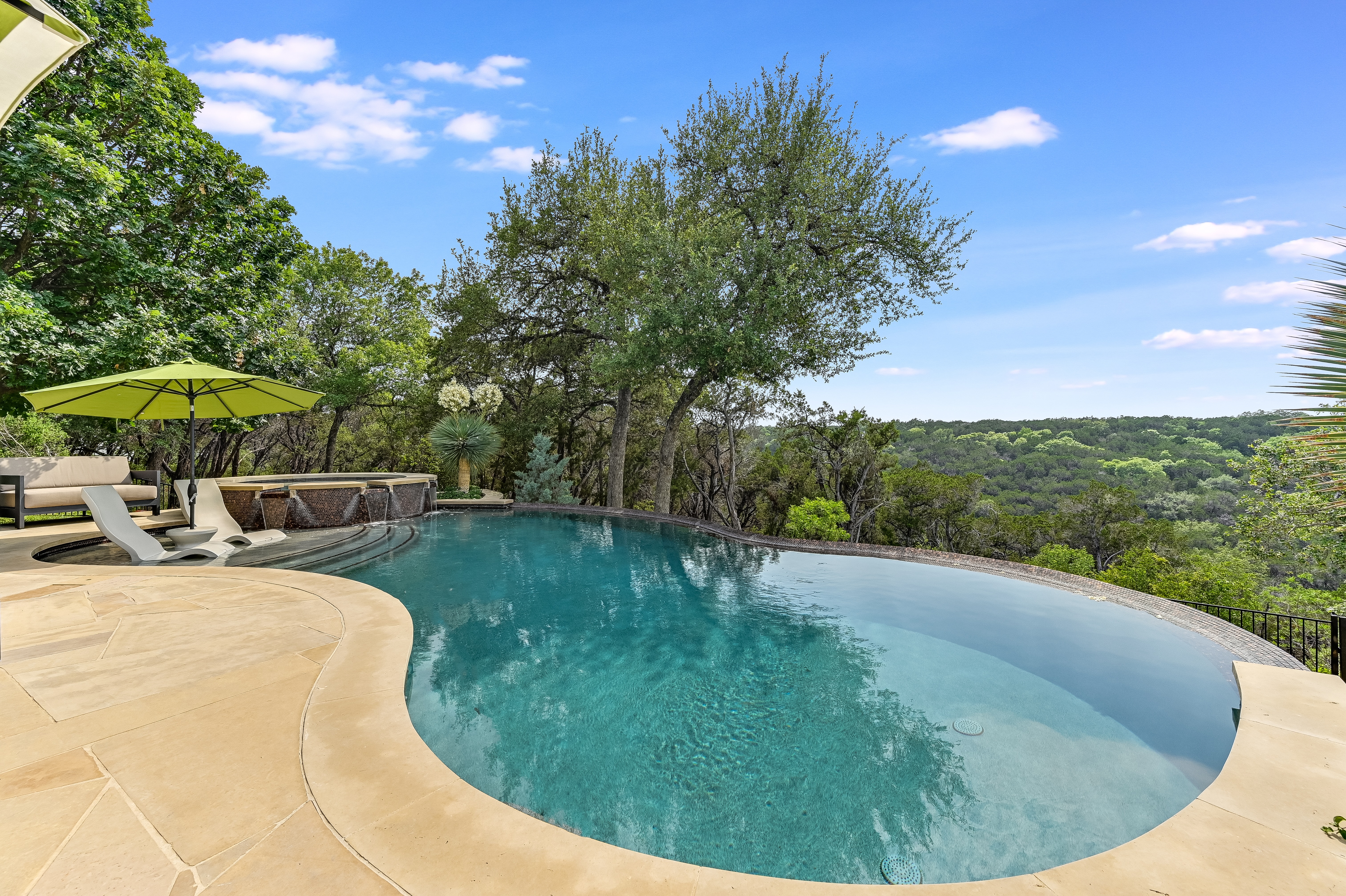 Negative Edge Pool And Luxury Entertainment Barn - Stunning Canyon Retreat - Austin, TX