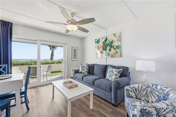 Horizon View And Modern Entertainment Options - Charming Patio Suite - Crescent Beach, FL