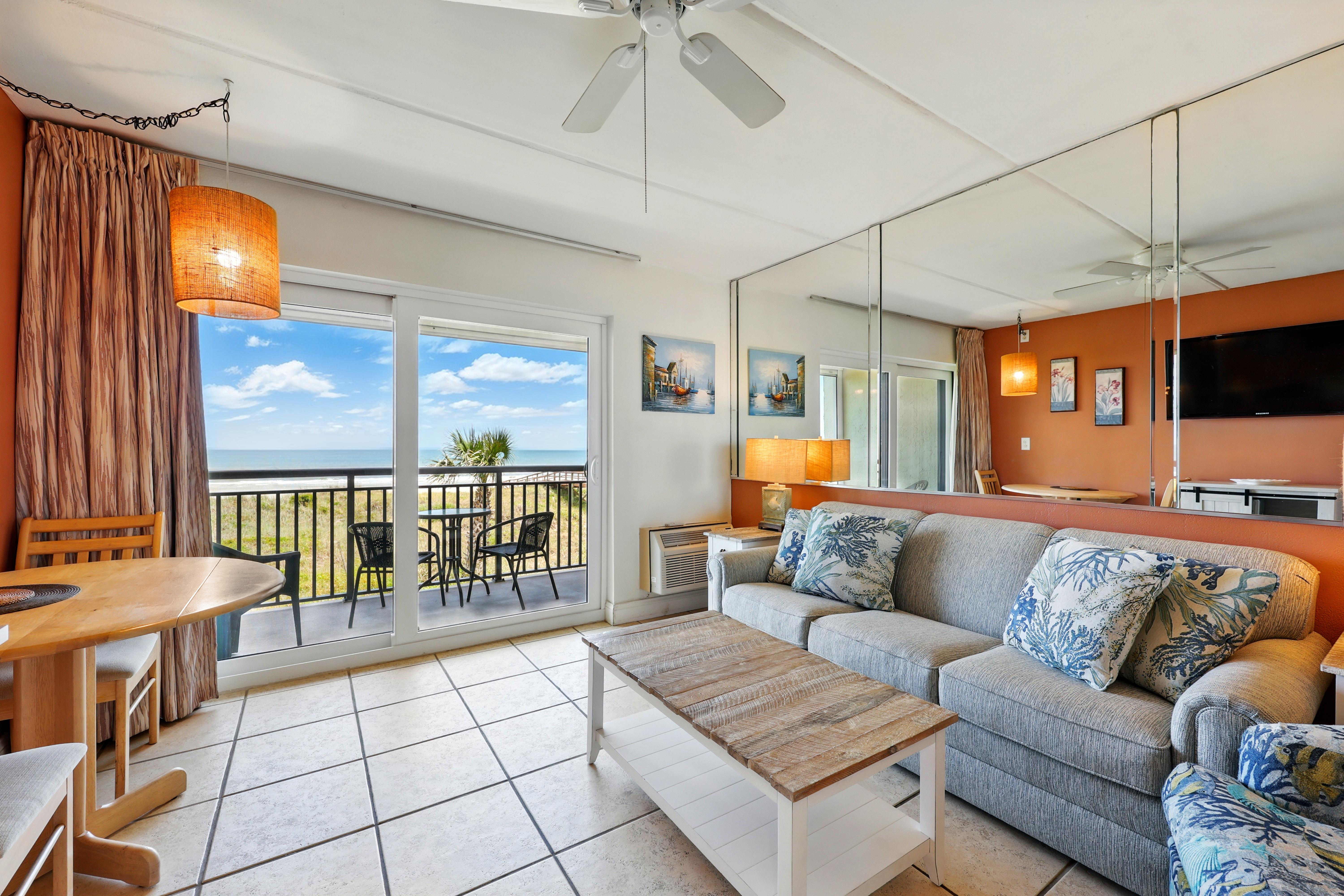 Balcony Suite With Ocean View And Full Kitchen - Colorful Coastal Retreat - Crescent Beach, FL