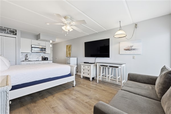 Kitchenette And Pool Access - Charming Coastal Escape - Crescent Beach, FL