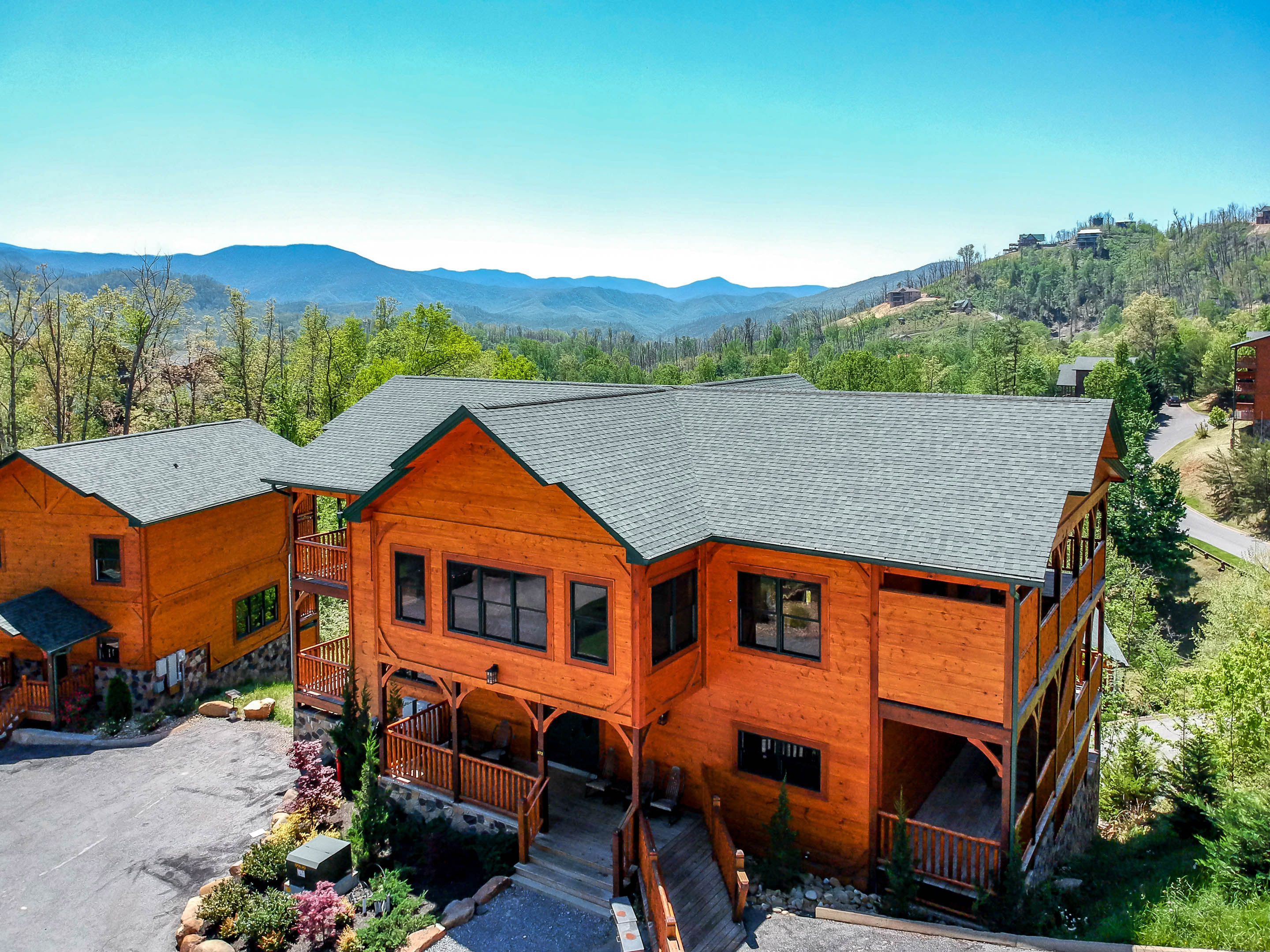 Spacious Lodge With Hot Tubs And Game Room - Amazing Family Retreat - Gatlinburg, TN