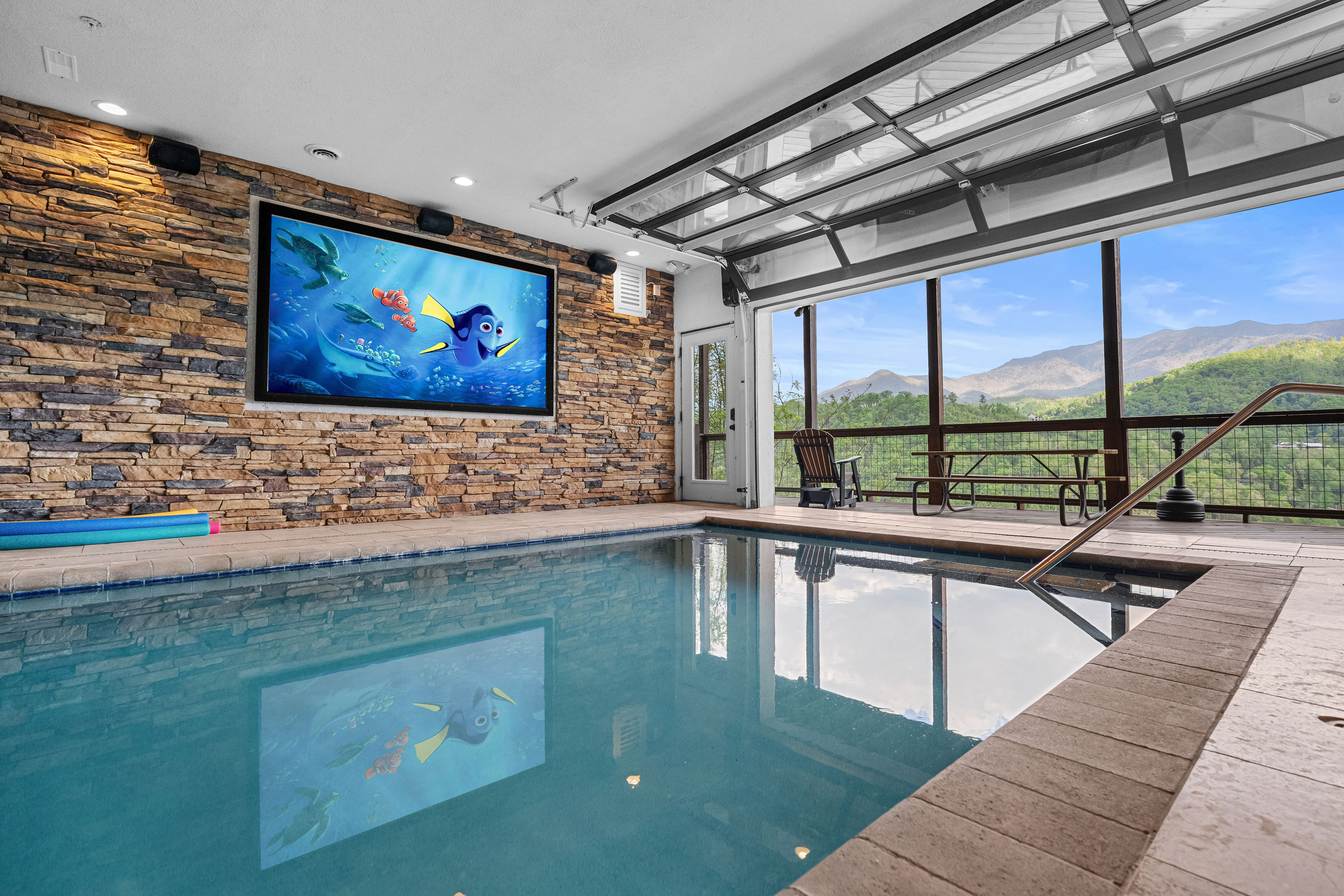 Splashtastic View Lodge - ガットリンバーグ, TN