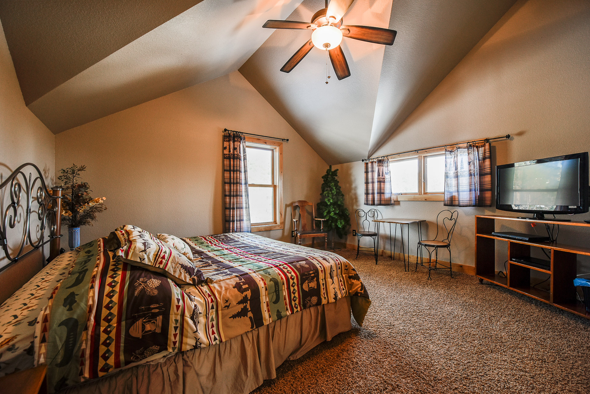 Timber Bark Lodge | Black Hills Adventure Lodging
