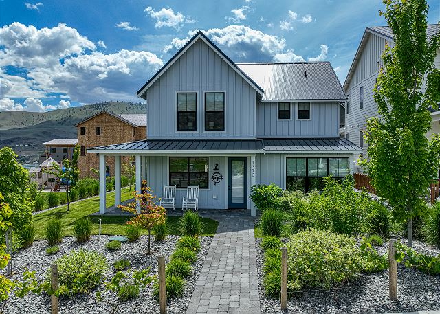 Lake Chelan Vacation Rentals | Hummingbird Haven #359