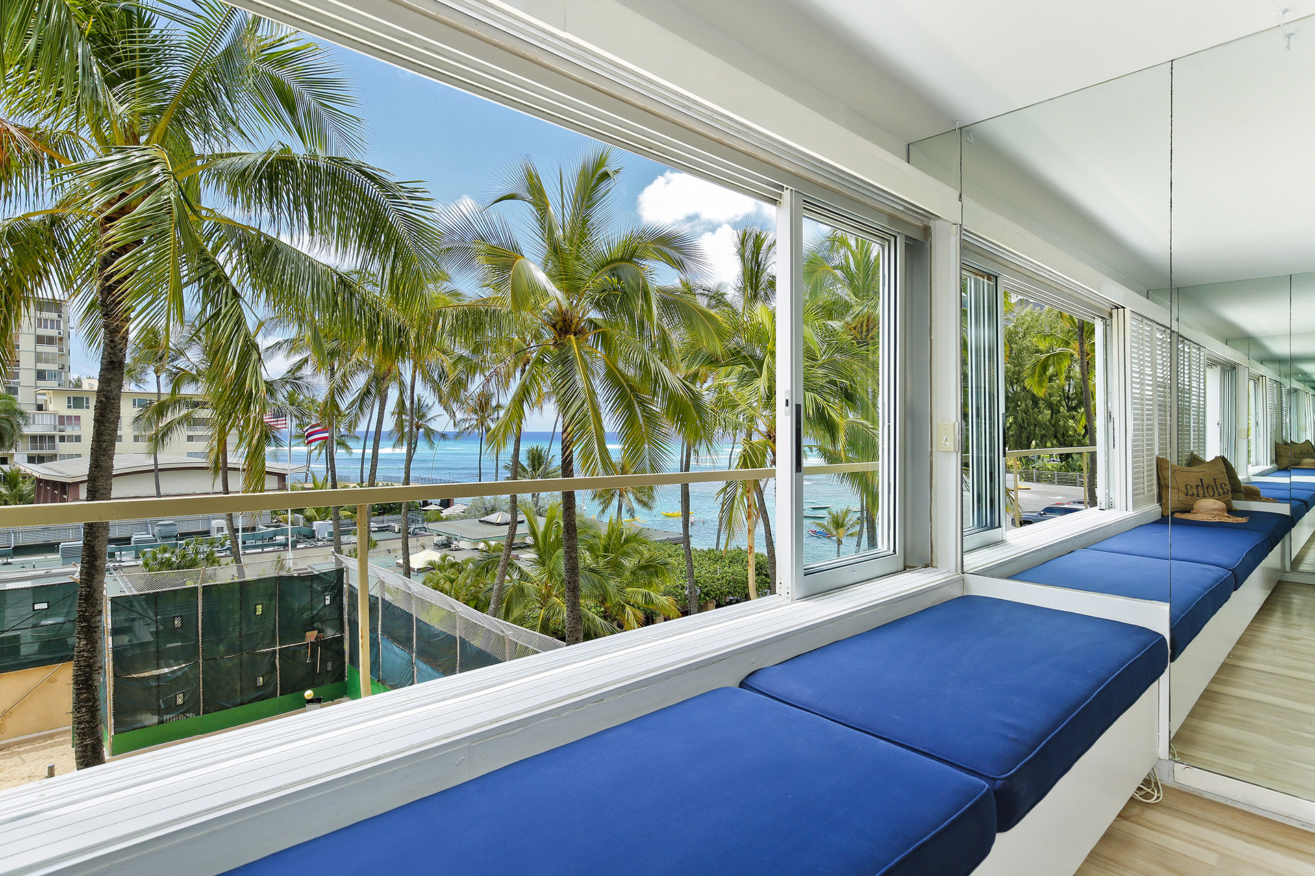 Colony Surf #406 - Upgraded Beachfront Studio on Quiet Waikiki beach ...