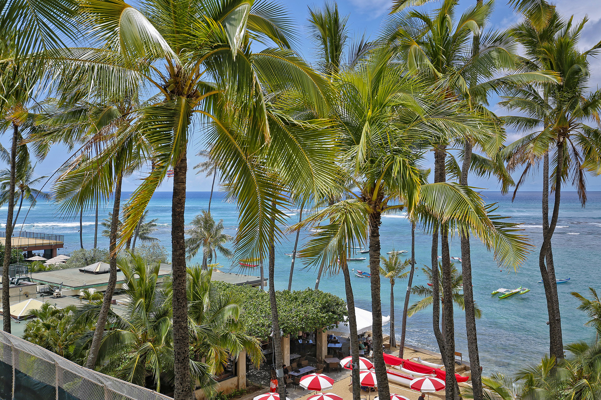Colony Surf #406 - Upgraded Beachfront Studio on Quiet Waikiki beach ...