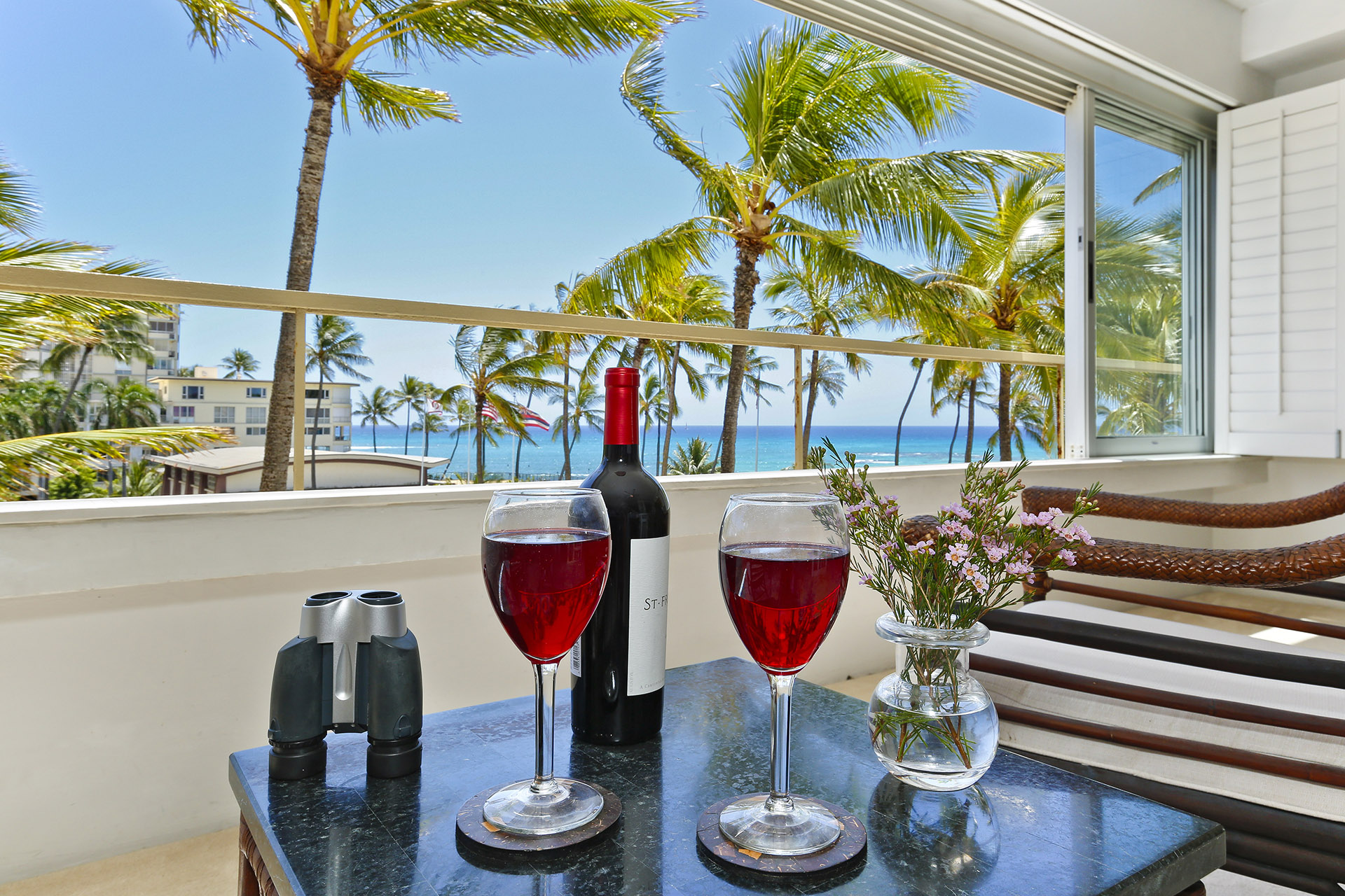 Colony Surf #407 - Beachfront Building at the Quiet End of Waikiki with ...