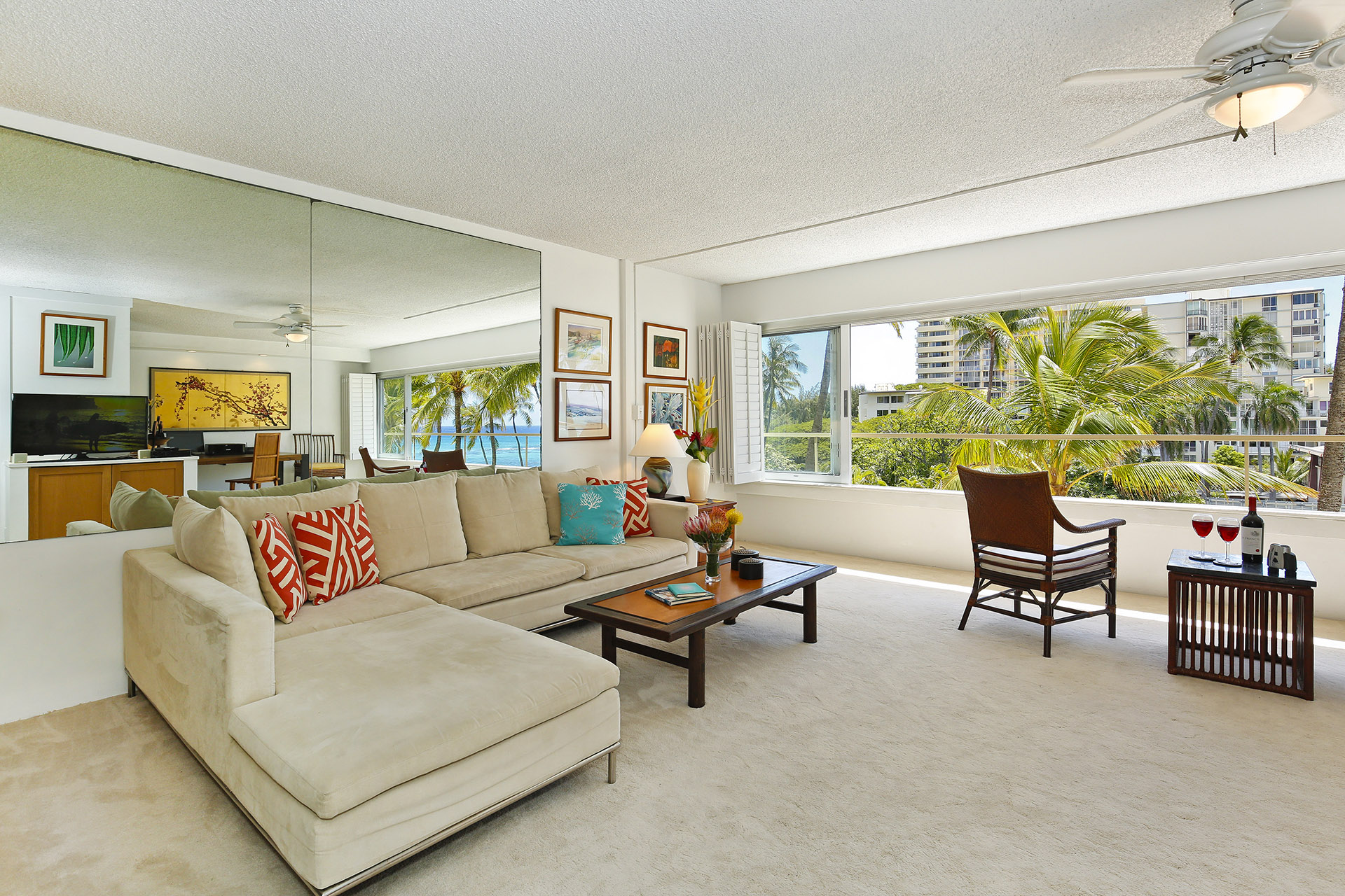 Colony Surf #407 - Beachfront Building at the Quiet End of Waikiki with ...