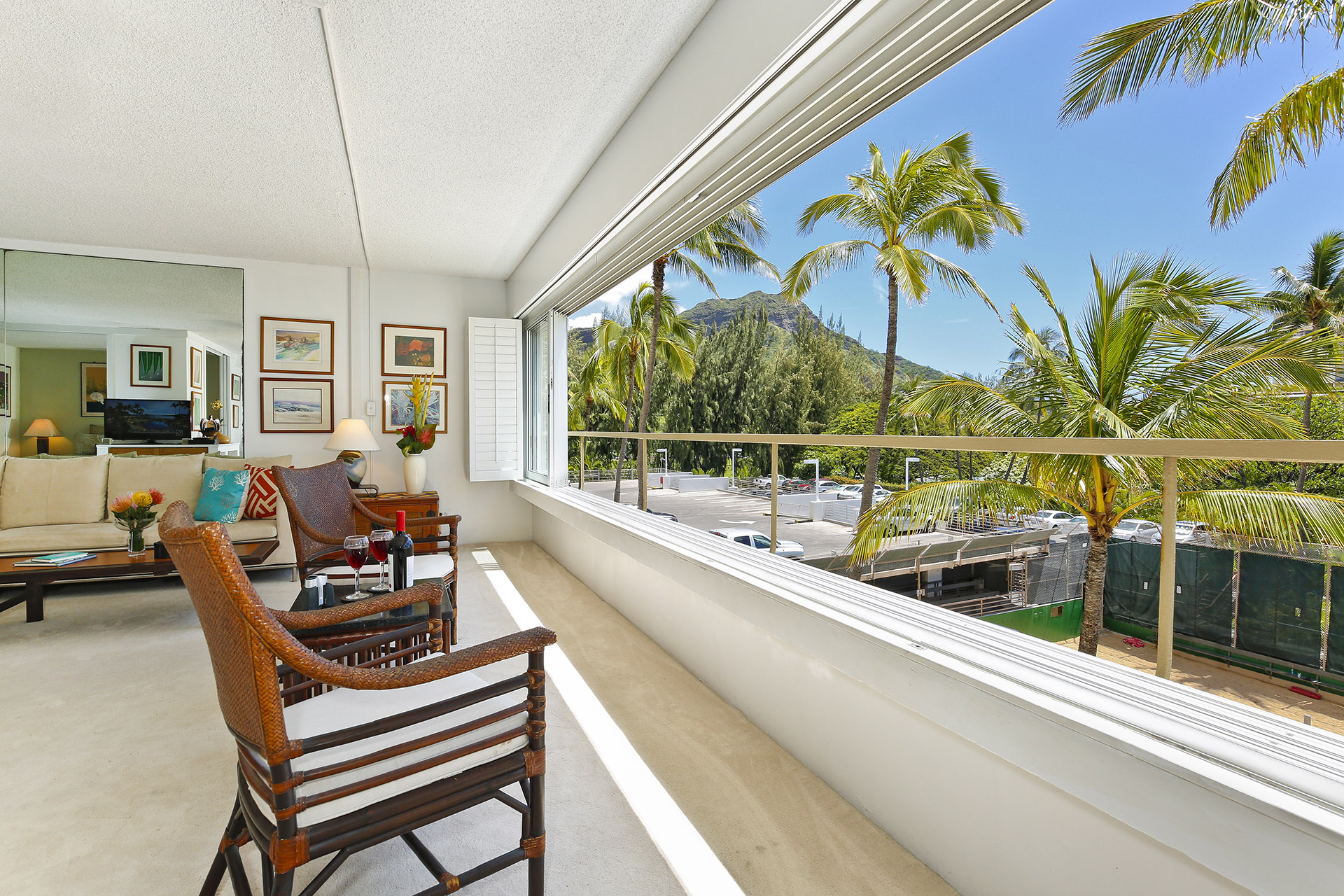 Colony Surf #407 - Beachfront Building at the Quiet End of Waikiki with ...