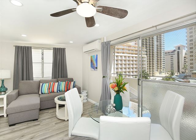 Niihau #805 - Gorgeous renovated corner unit just 1 block to Waikiki ...