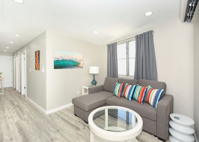 Niihau #805 - Gorgeous renovated corner unit just 1 block to Waikiki ...