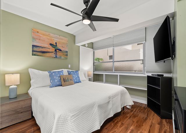 Niihau #201 - 2-Bedroom Suite Close to Beach in Heart of Waikiki!