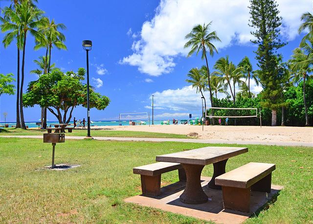 Niihau #903 - Gorgeously Renovated Suite 2 Blocks from Beach in Heart ...