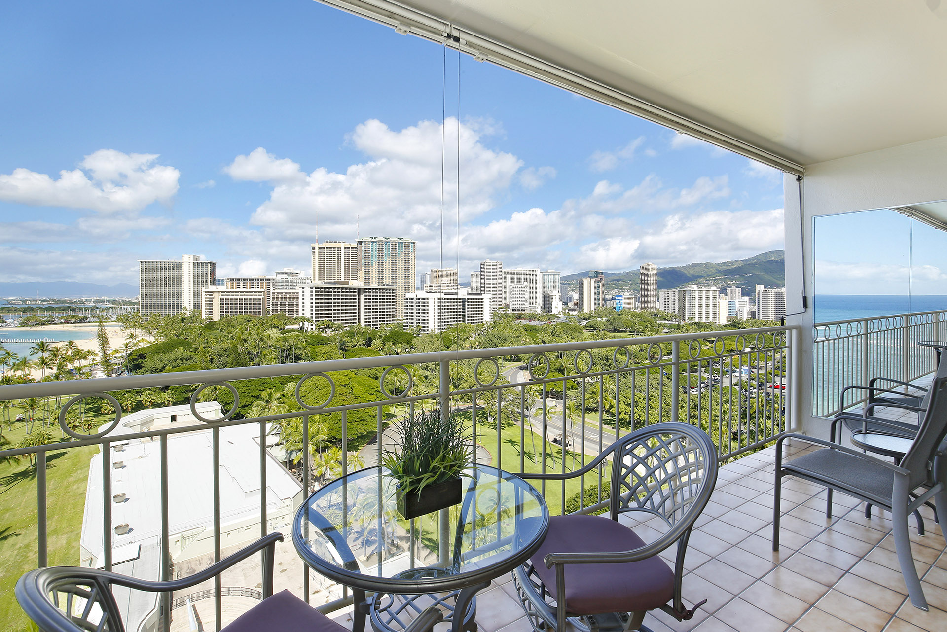 Waikiki Shore #1412 - Beachfront location with GREAT view! Washer/dryer ...