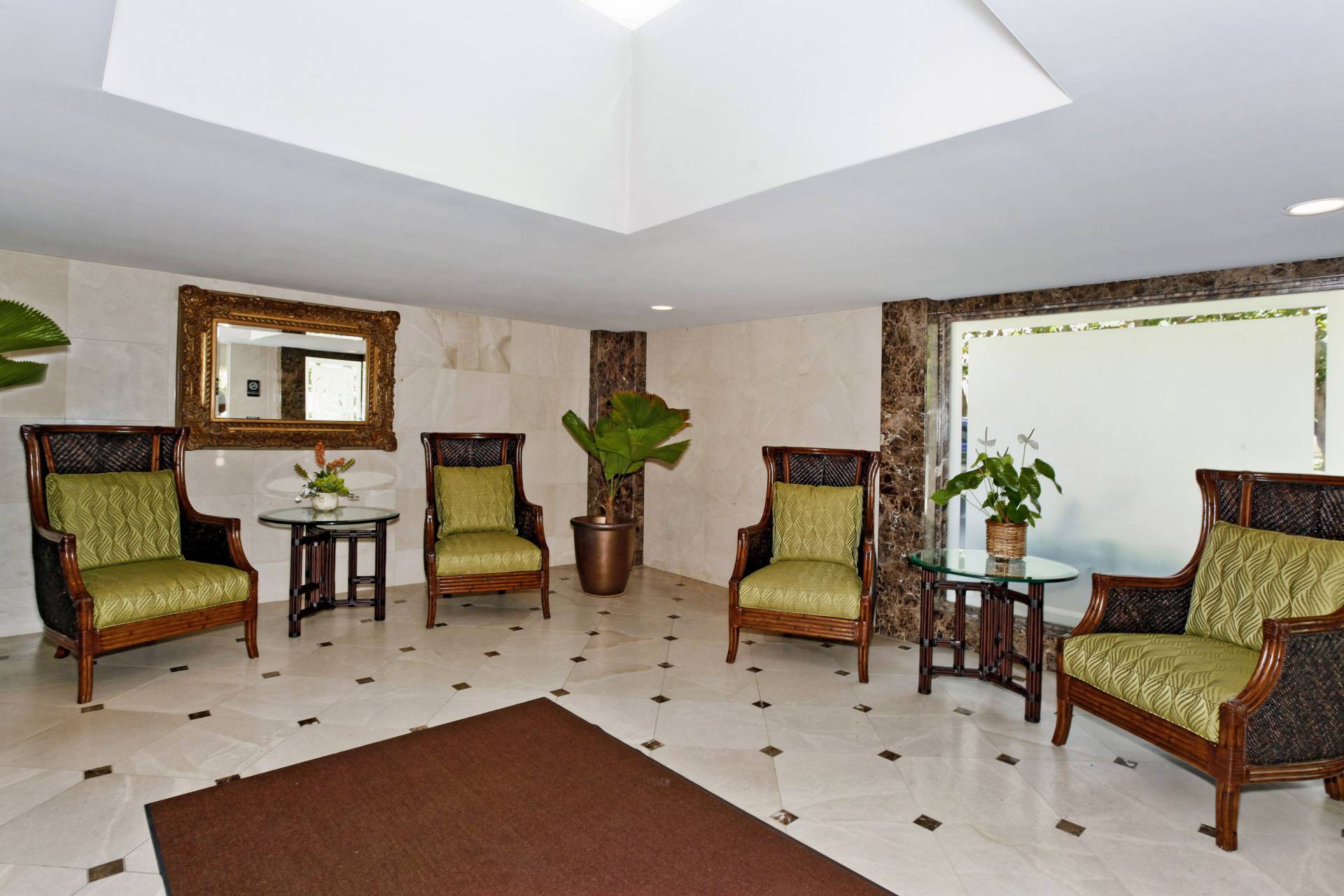 Colony Surf #308 - Beachfront Diamond Head views, Quiet End of Waikiki ...