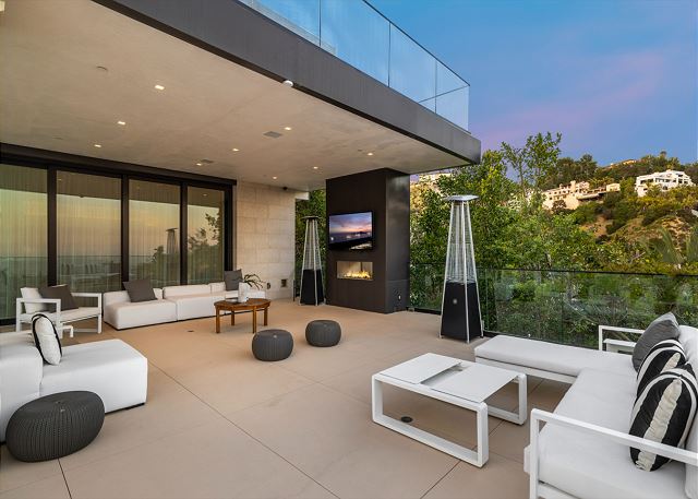 Swallow Sanctuary Villa in Los Angeles - The Maimon Group