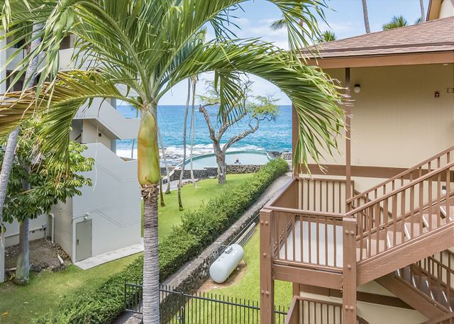 KONA ISLE C38: TOP FLOOR CORNER REMODELED W/AC & INCREDIBLE OCEAN VIEWS.