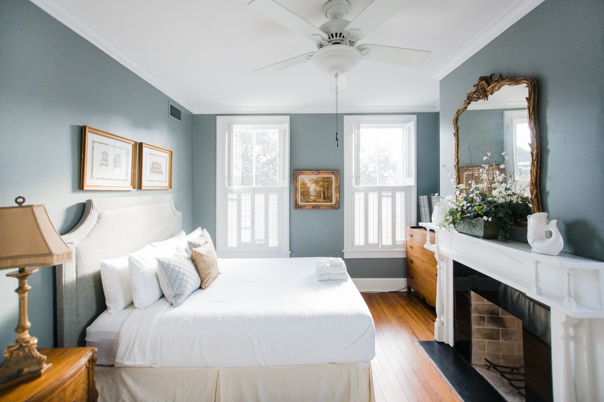 Rainbow Row at Washington Square | Savannah Rentals | Lucky Savannah