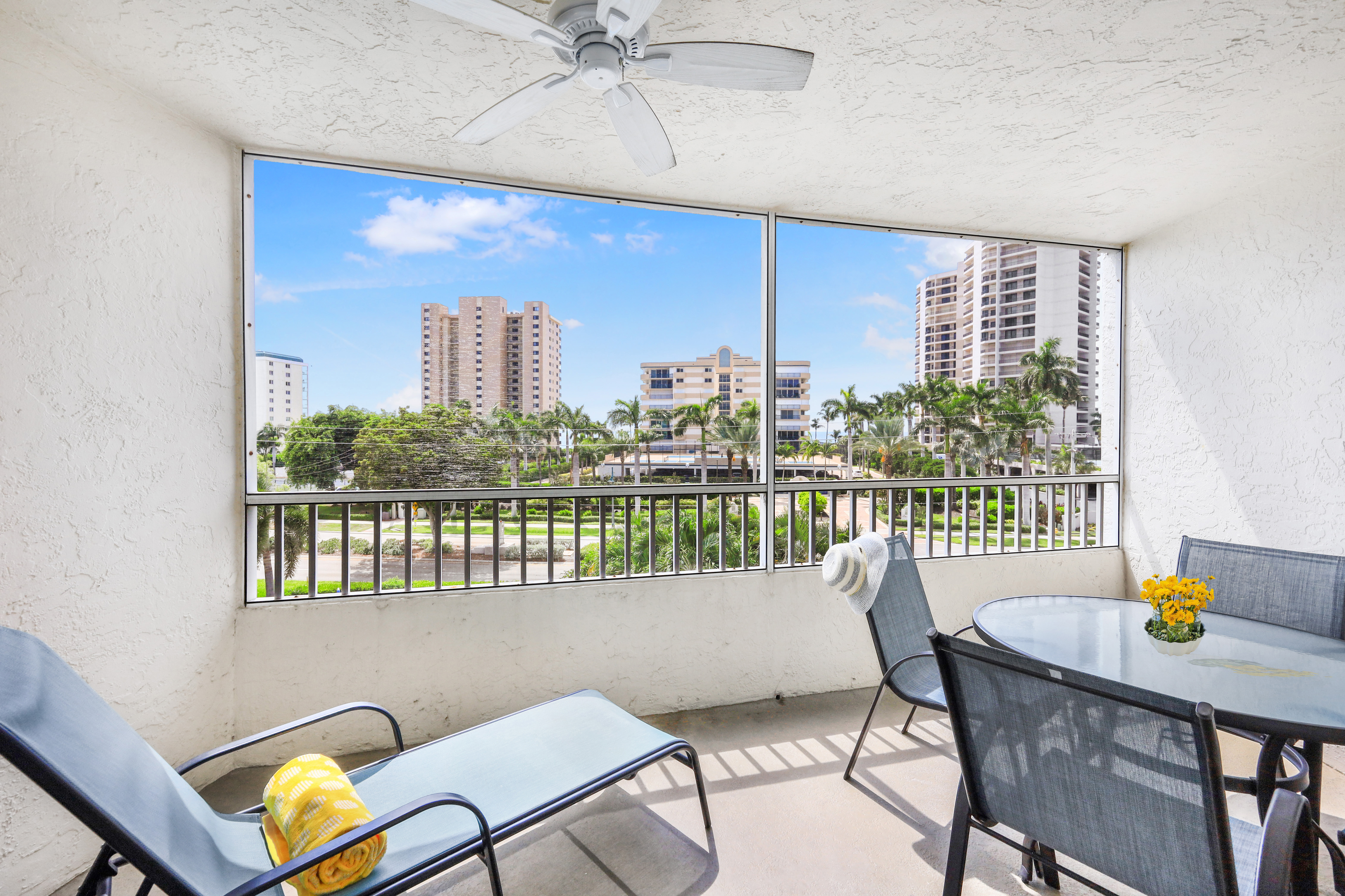 Spacious Heated Pool And Beach Essentials Included - Tropical Haven - Marco Island, FL