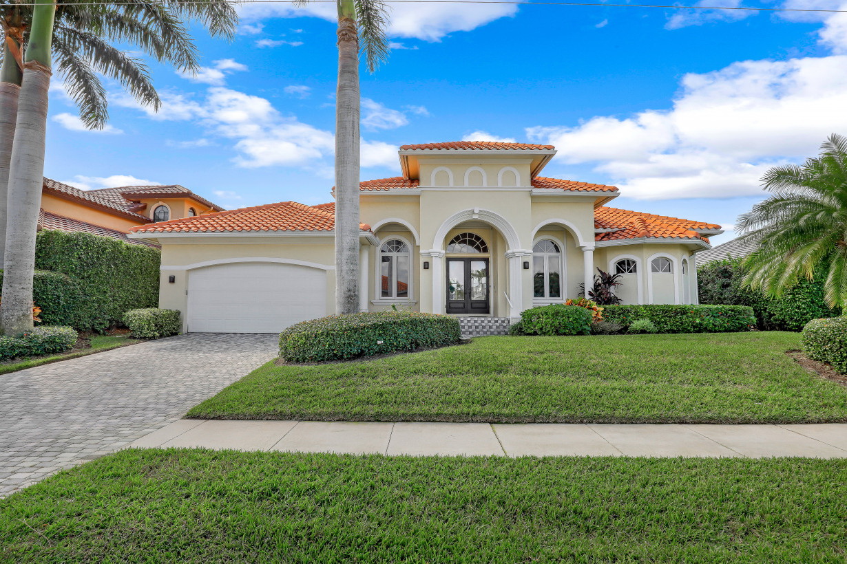 Heated Saltwater Pool And Spa - Exquisite Waterfront Haven - Marco Island, FL