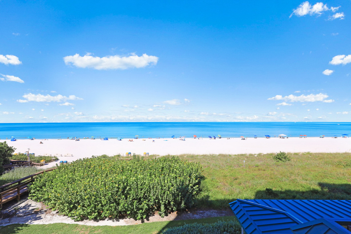 Beachfront Balcony And Heated Pool - Stunning Coastal Getaway - Marco Island, FL