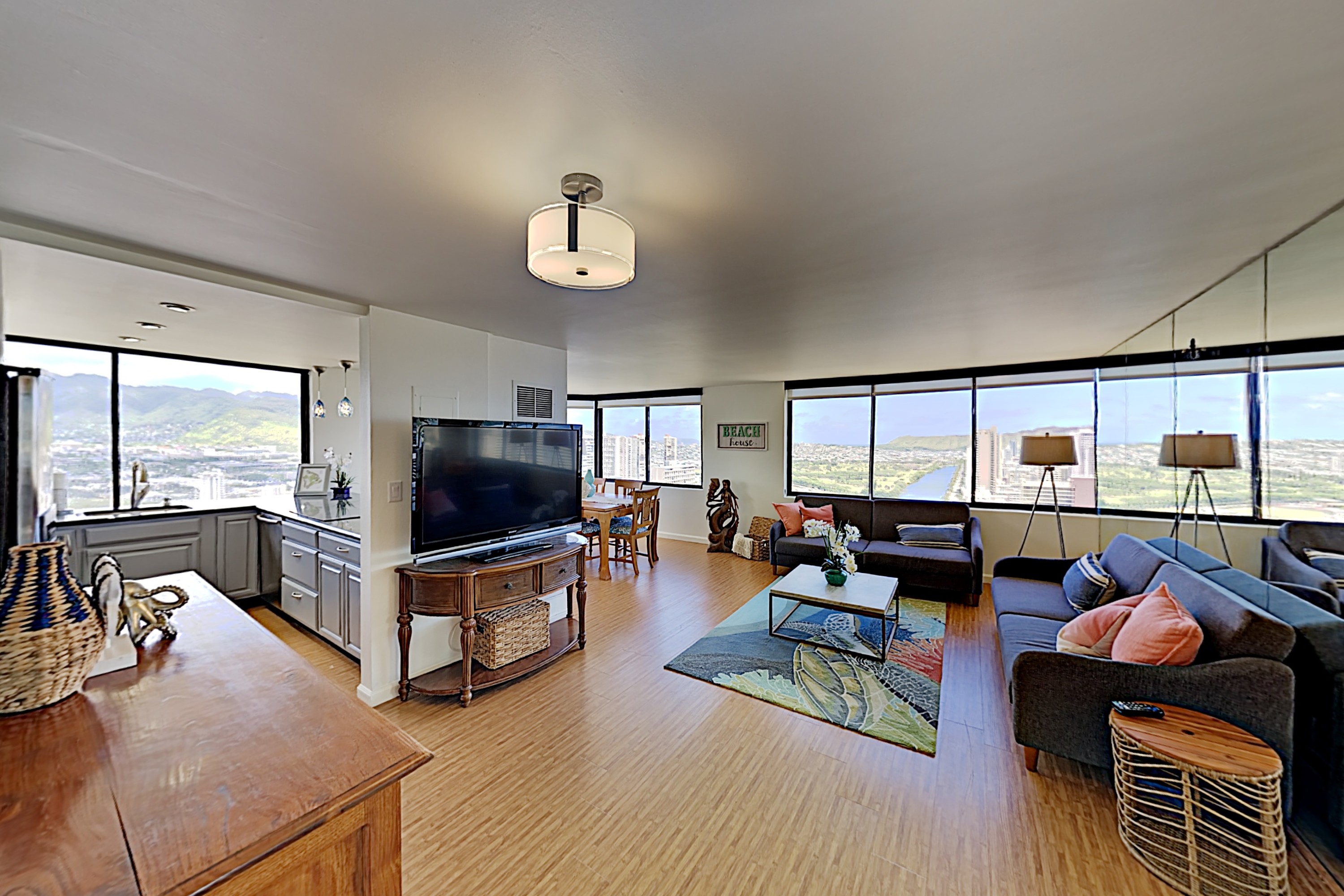 Panoramic Ocean Views And On-site Amenities - Stunning Penthouse Oasis - Honolulu
