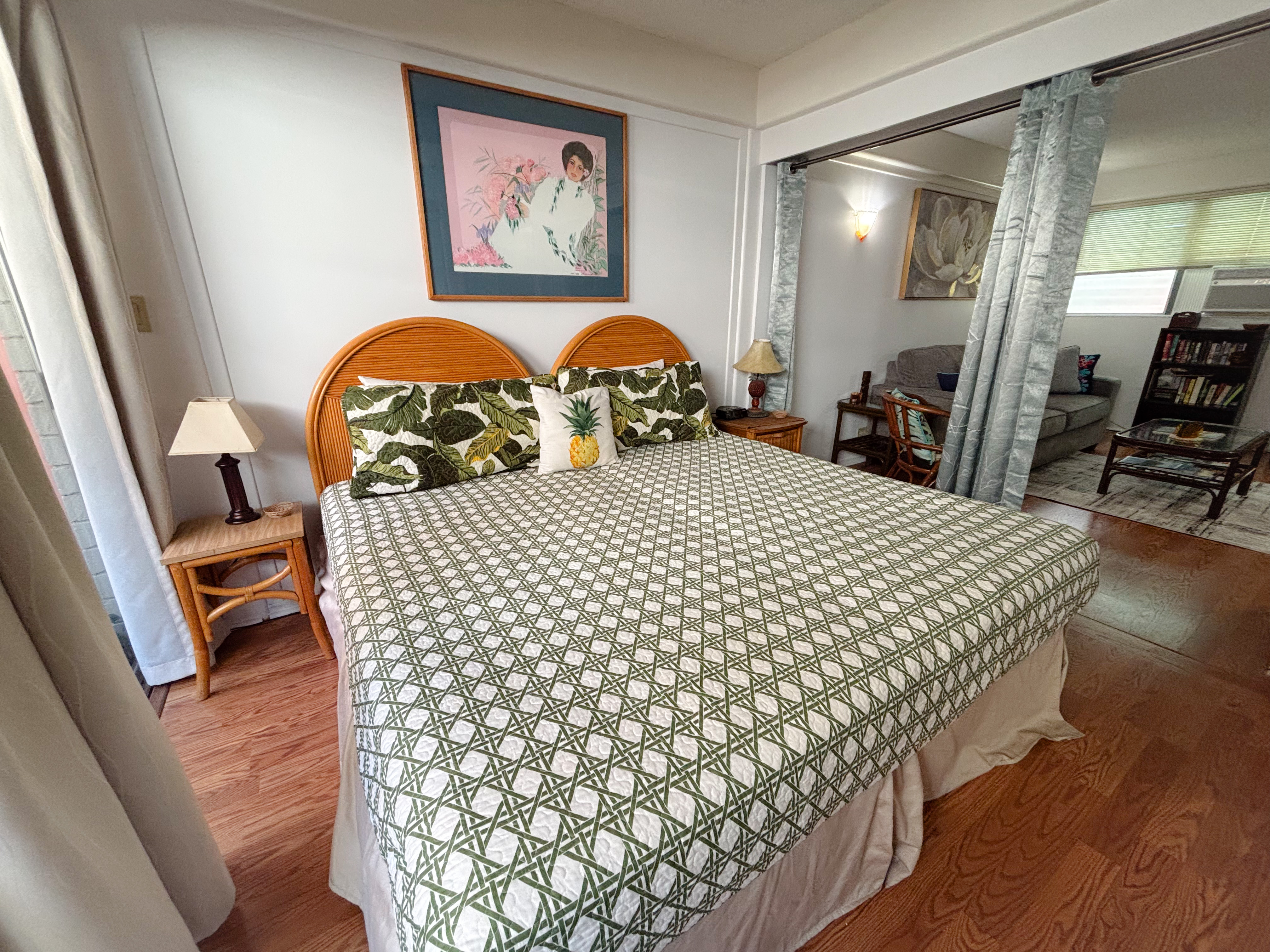 2 Blocks To Waikiki Beach | Lanai + Pool - O‘ahu, HI