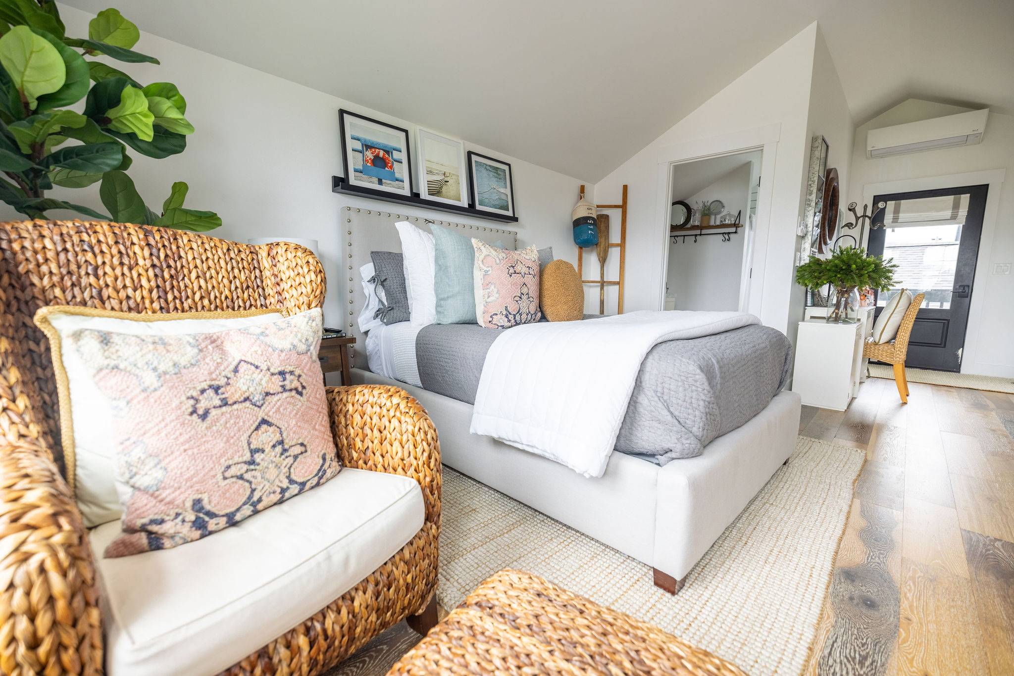 738 Alice Loop - 4 Sea's Cottage | Sitka Travel