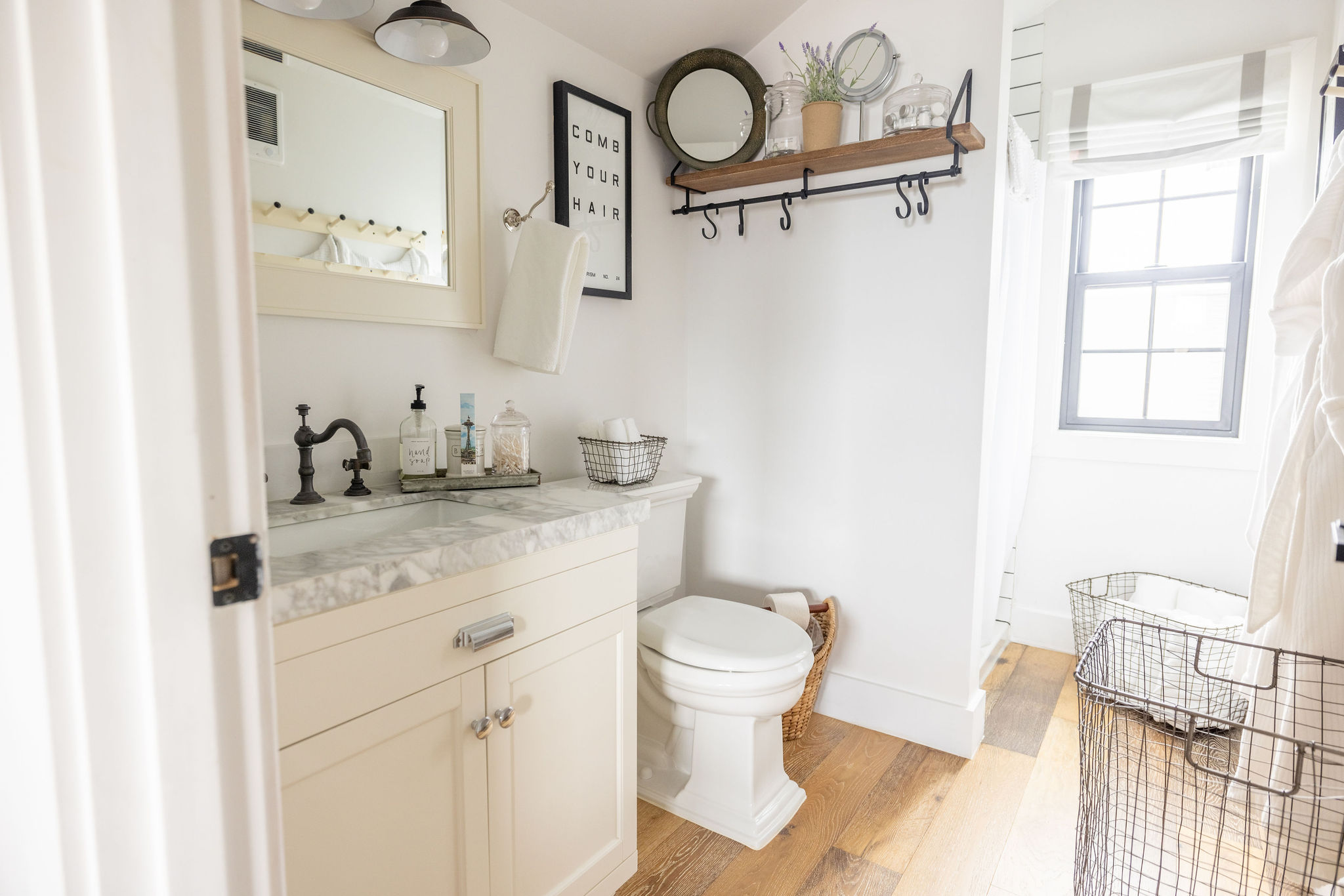 738 Alice Loop - 4 Sea's Cottage | Sitka Travel