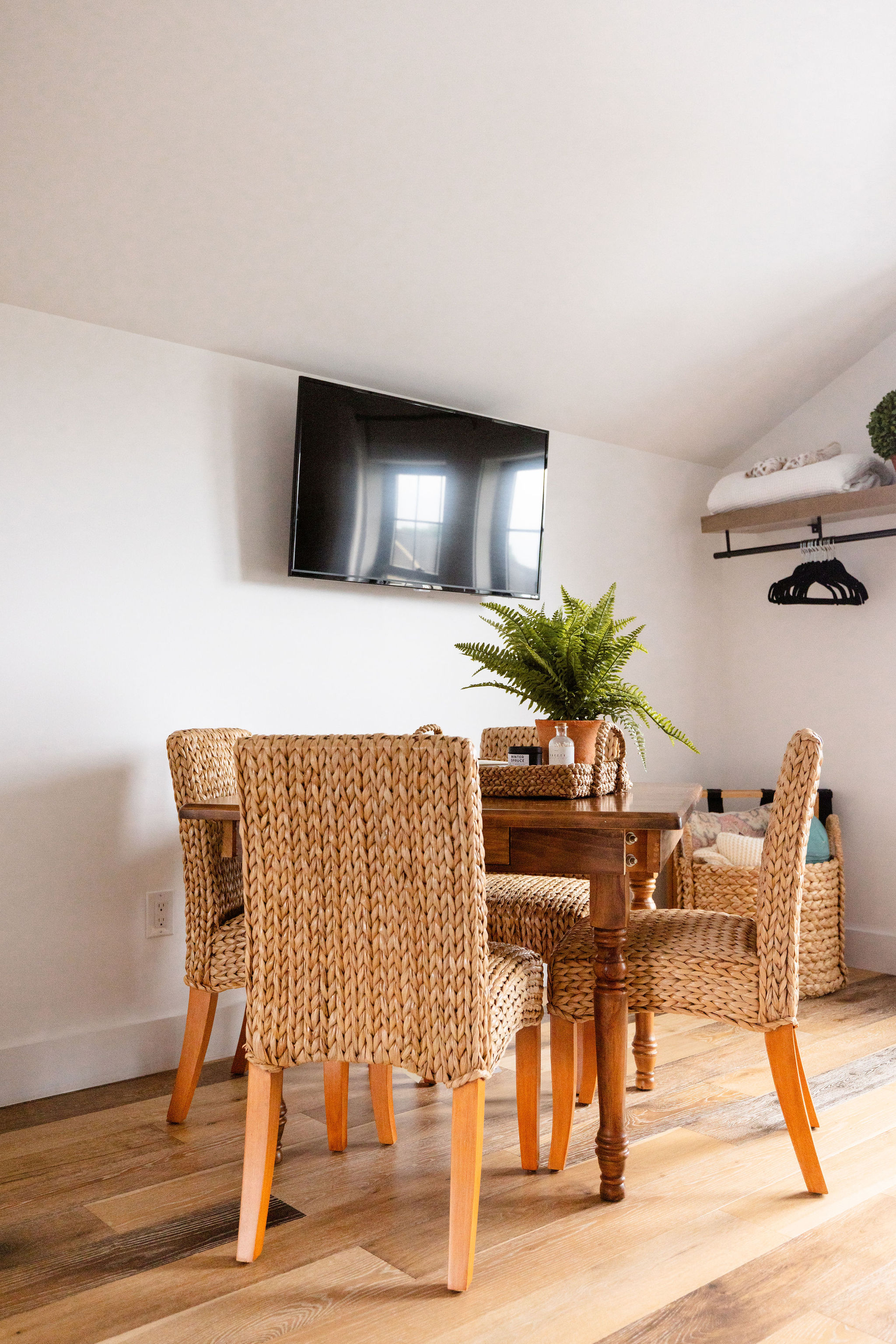 738 Alice Loop - 4 Sea's Cottage | Sitka Travel