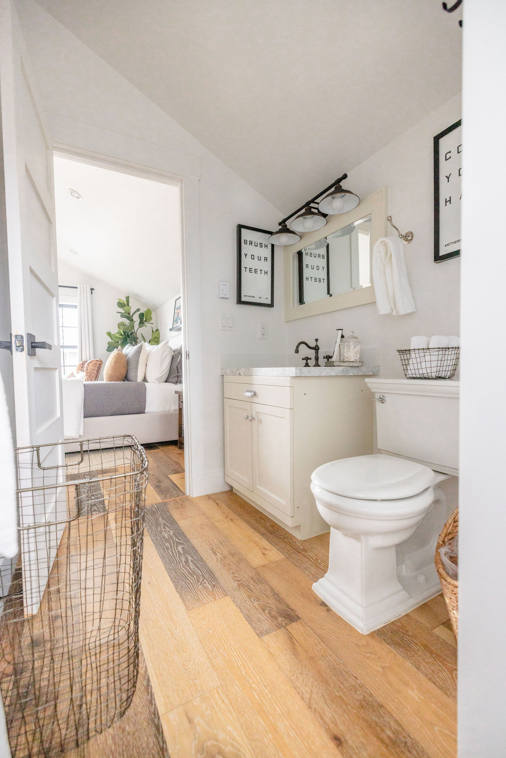 738 Alice Loop - 4 Sea's Cottage | Sitka Travel