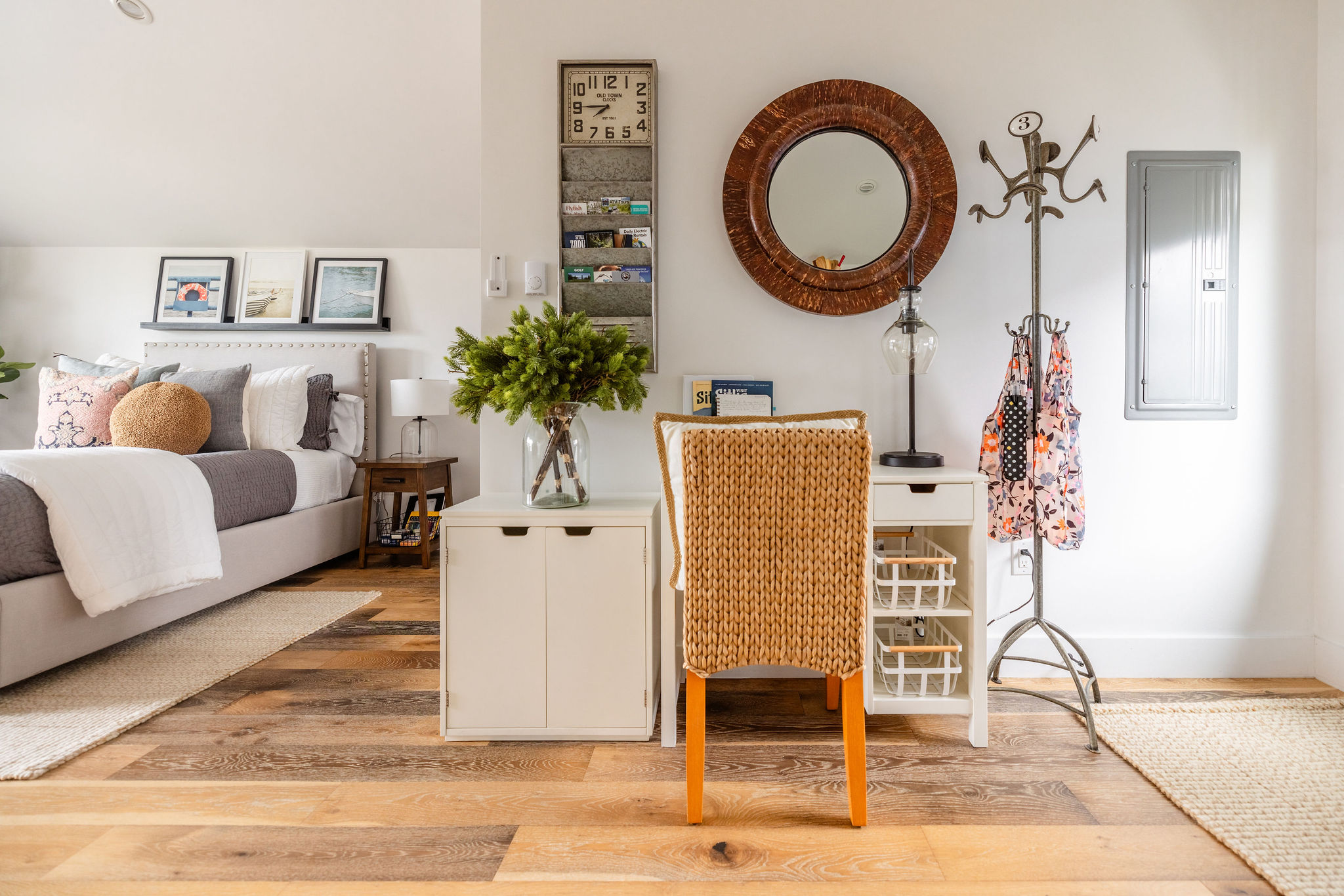 738 Alice Loop - 4 Sea's Cottage | Sitka Travel