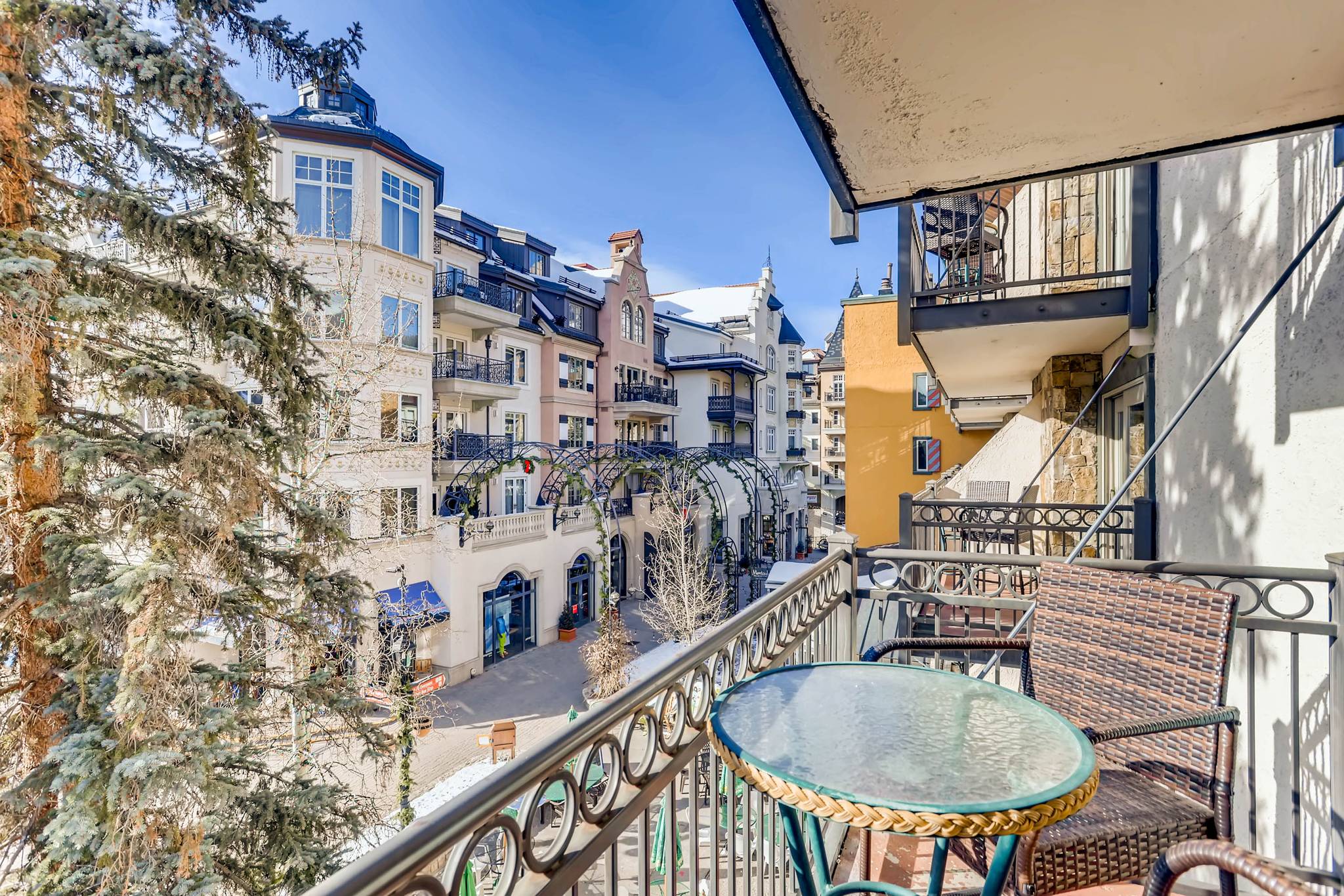 Lift House Lodge, Downtown Vail Lionshead Village Studio Condo - Vail, CO
